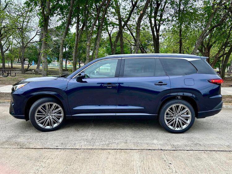 2024 Lexus TX 550h+ Luxury Review